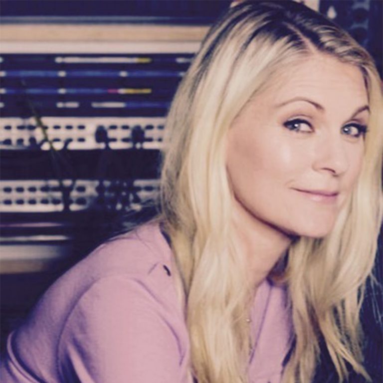 anime-expo-lite-viz-media-guest-voice-actor_0000_Kate Higgins Naruto ...